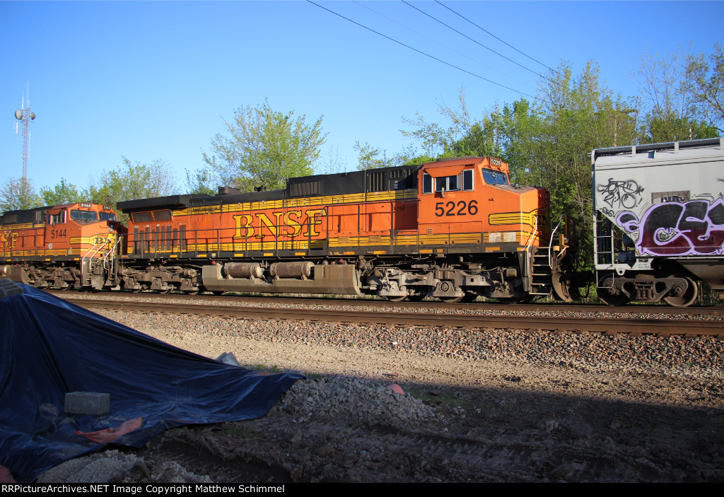 BNSF 5226